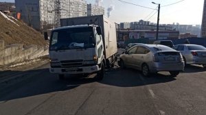 ДТП на Нейбута - рефка и Приус.