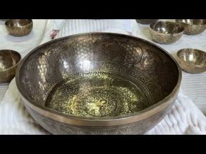 Огромная поющая чаша из Непала диаметр 62 см.Вибрационно-акустический массаж поющими чашами в Москве
