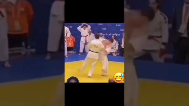 Спорт он такой😂. Все равны.
Дзюдо
Самбо 
Джиу-джитсу