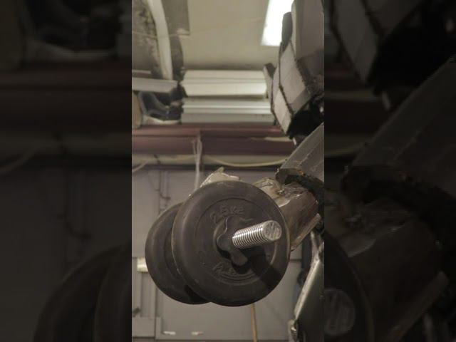 Силовая броня занимается спортом, power armor #Shorts