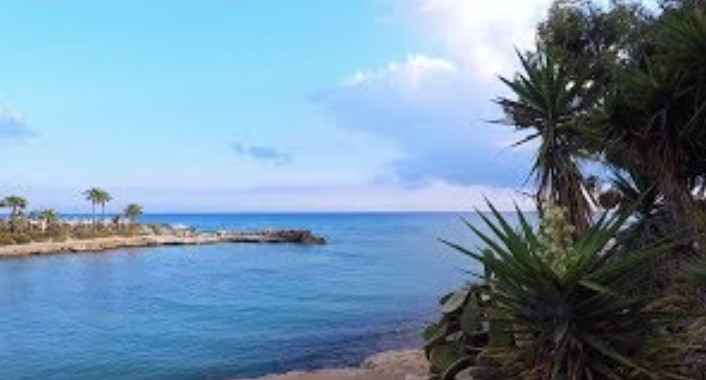 - Adams Beach. Айя-Напа. Кипр. Октябрь 2017.