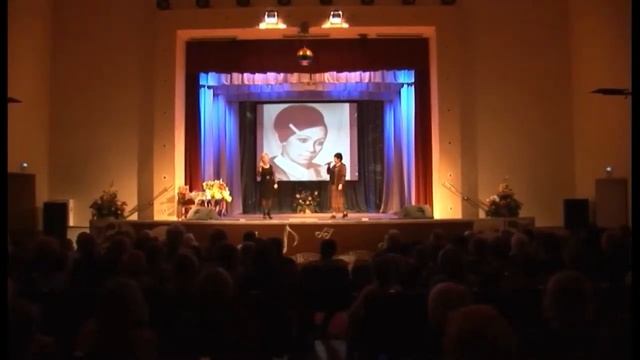 Жанна Титова и Валентина Кудрявцева поздравляют с юбилеем Надежду Евстигнееву. 2