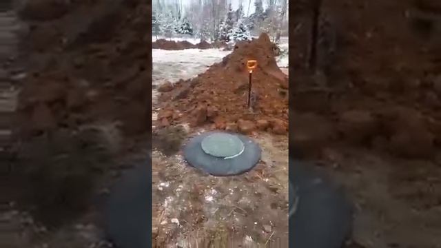 Монтаж дренажного колодца из бетонных колец #септик #дренажныйколодец #емкостионлайн