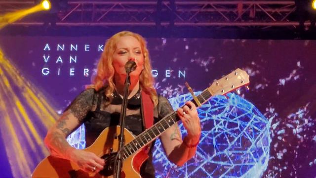 Anneke van Giersbergen - Saturnine (The Gathering song), live in ...