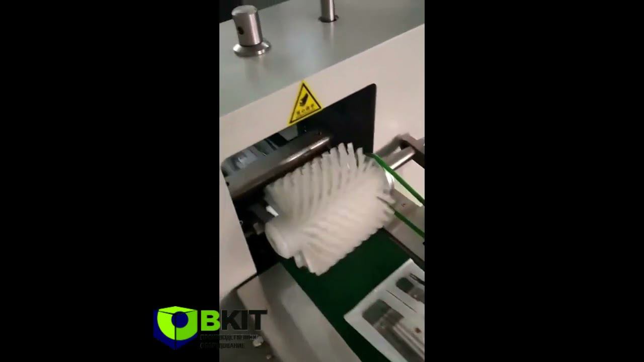 Автоматическая линия упаковки комплектов электротехнических изделий - розетка с крепежом.