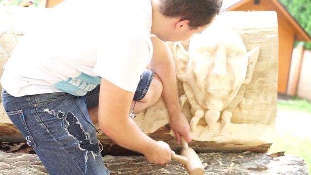 Вырезаем голову Орка в полуобъеме. Логотип канала Wooden Heroes большого размера.