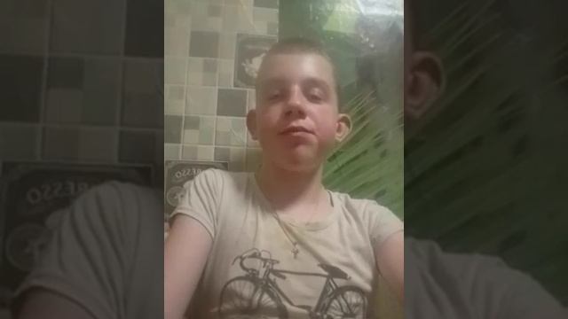 Я ем сосиску