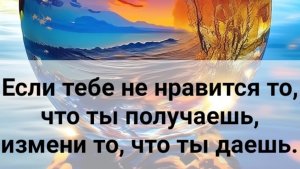 Выпало много снега в деревне.