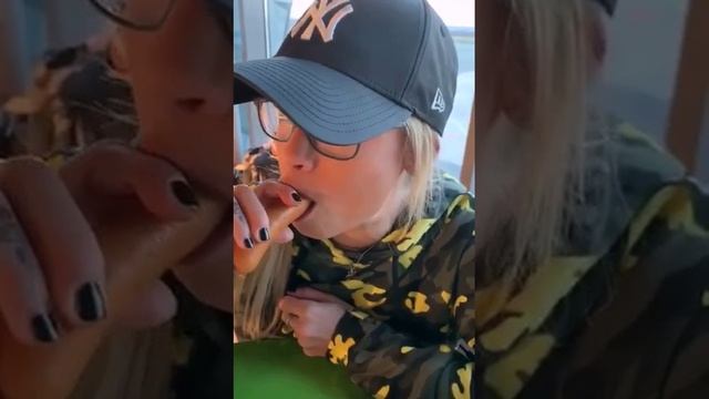 Очень талантливая девушка ?