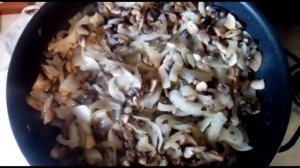 Очень вкусная грибная подлива со сметаной _ Delicious mushroom sauce with sour cream.mp4