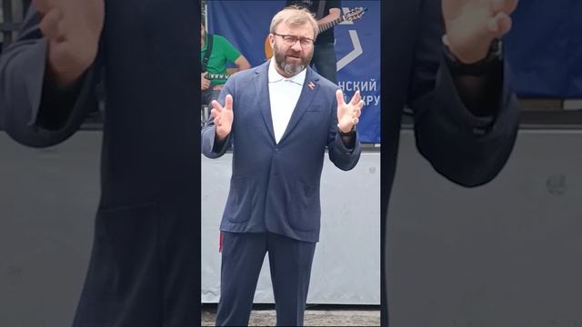 Михаил Пореченков выступает перед российскими солдатами