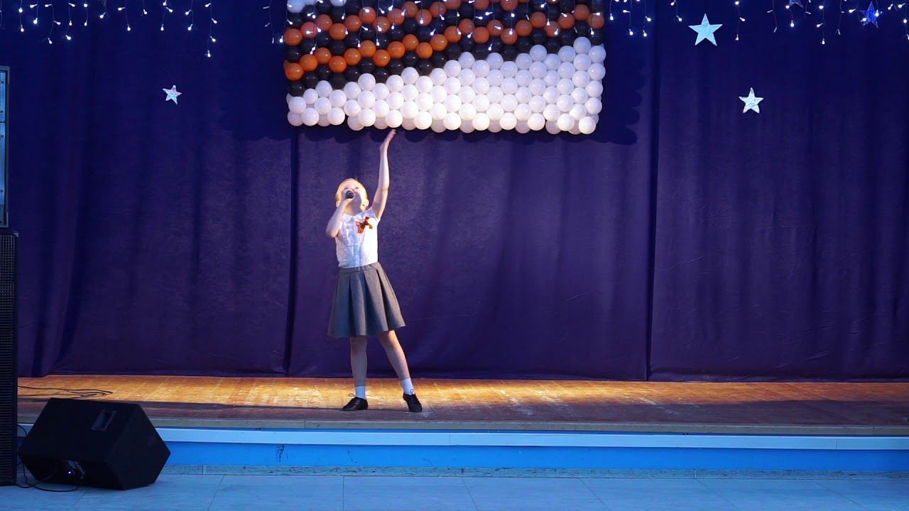 Аня Белова "Мой дед уходил на войну". Выступление на концерте в ДК п.Пришня 8 мая 2018.