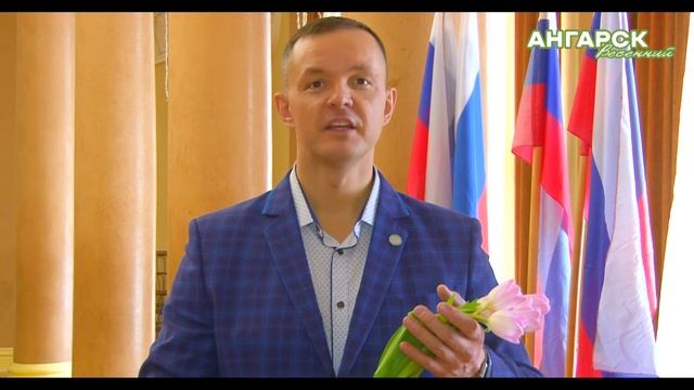 Поздравление с Международным Женским Днем от мужчин, с участием юнармейцев отряда "Спец"