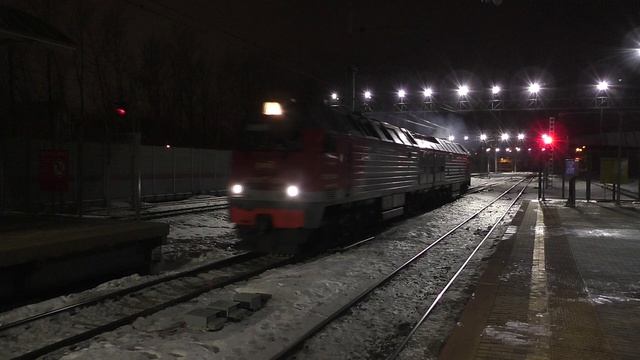 Тепловоз 2ТЭ25КМ-0299 (ТЧЭ-2) следует резервом.
