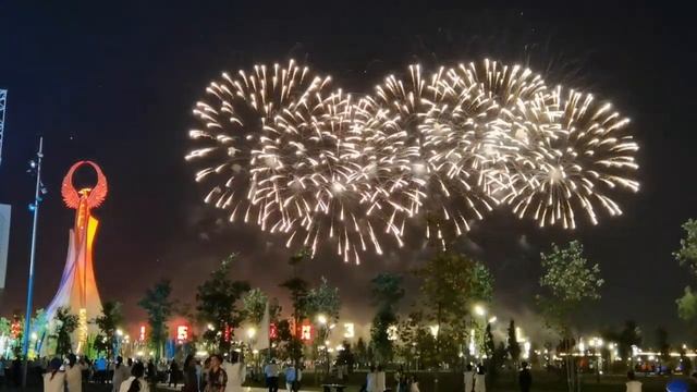 Праздничный салют в честь 30-летие независимости Республики Узбекистан..mp4