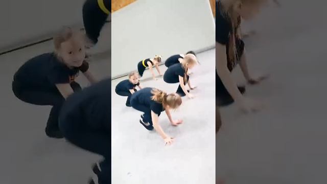 Очередная акробатика! Сложное с улыбкой. Акробатика как игра.