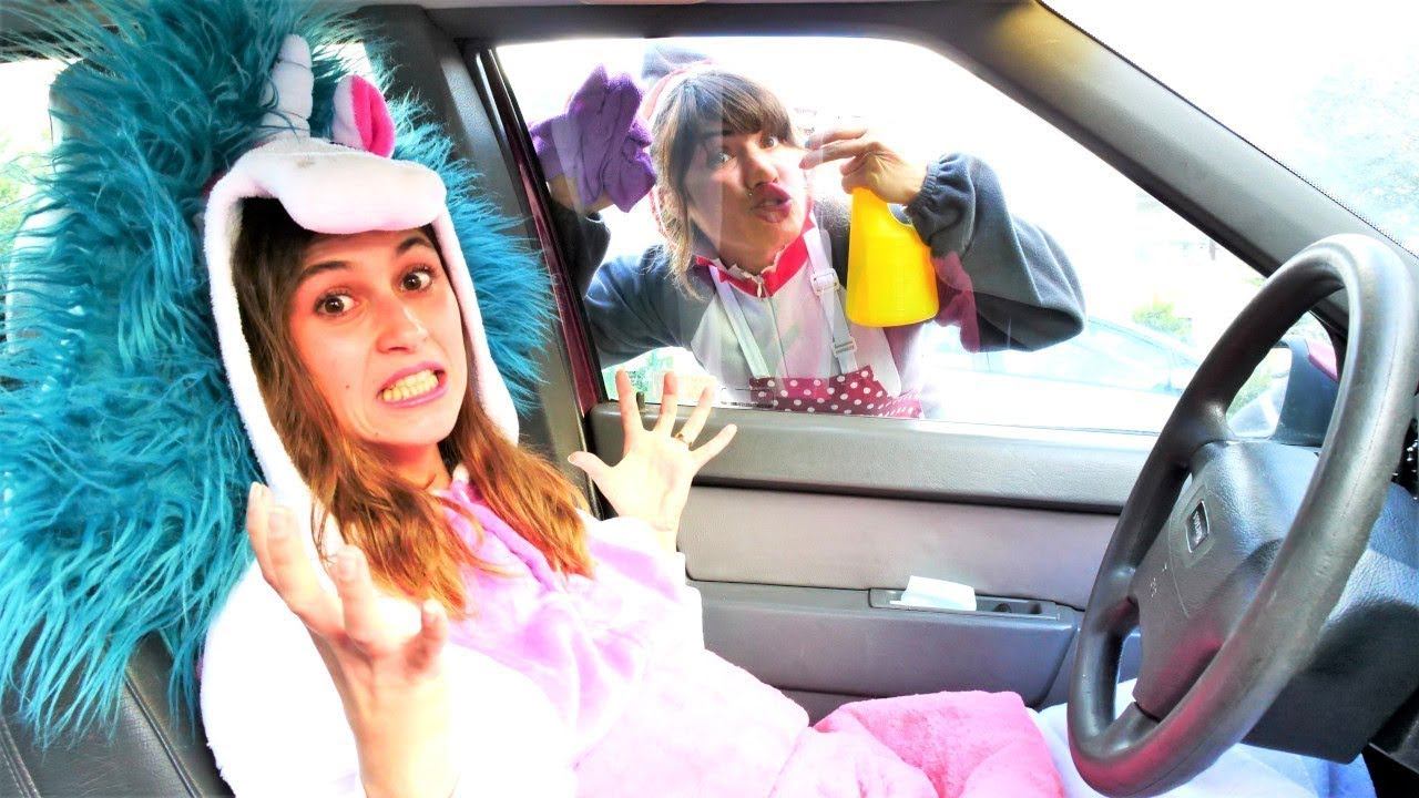 Лучшие подружки милая Единорожка и Акула. Видео для детей, как Акула преследует Единорожку