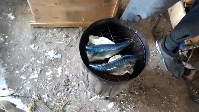 Скумбрия собственного копчения! Вкуснее чем в маг.mp4