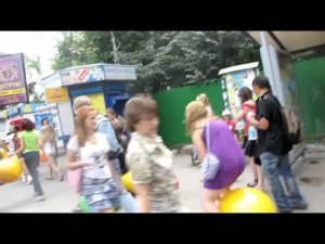 Прыгающая Тюмень. Флешмоб на шарах.