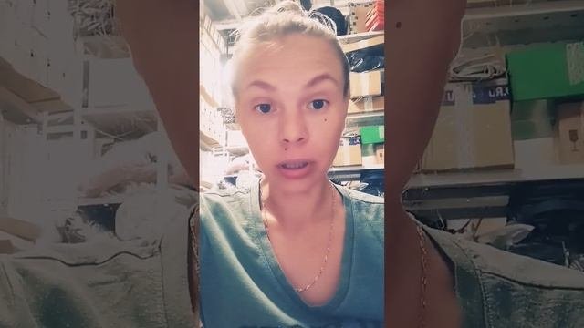 УМНИКИ ДУМАЮТ ЧТО Я КАКАЯ ТО ТУПЕНЬКАЯ, ХЕР НА РУЛЬ ДОРОГИЕ. АЙФОН, НАУШНИКИ, ЧАСЫ ВСЕ НА МЕСТЕ
