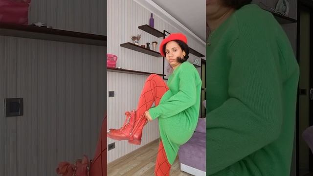 Как стилизовать зелёный свитер