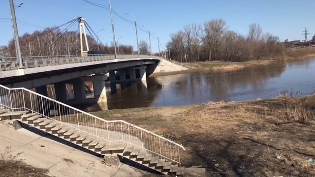 Вид на Комсомольский мост и ж_д мост через Которосль 10.04.2023г