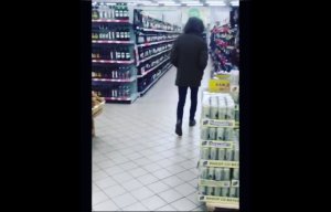 Трюки с бутылками в магазине