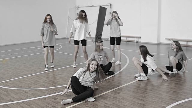 Видео из "оживающих" фото, при съемке на выпускной альбом с оживающими фото для старшей школы