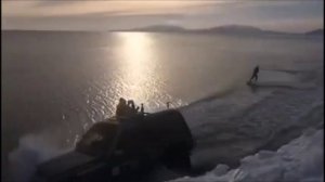 Зимние забавы на Охотском море