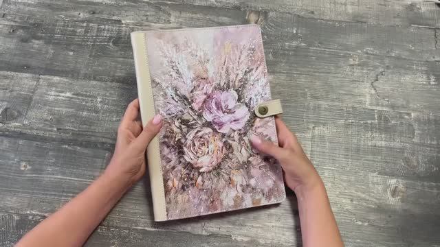 Лучший красивый и практичный подарок на свадьбу - кожаная папка для семейных документов