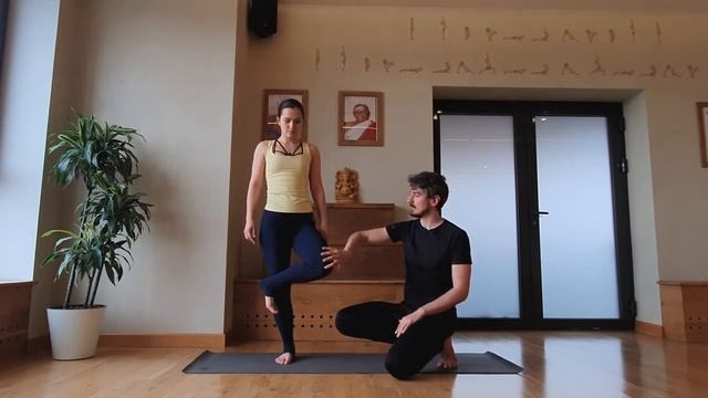 Эка Пада Агнистамбха  Уткатасана. Как сделать позу безопасно. Видео разбор асаны