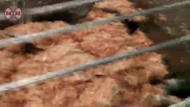 Перемешивание мясного фарша в фаршемешалке ДВАК М-400