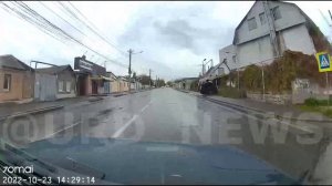 В Симферополе на пустой дороге произошло странное ДТП