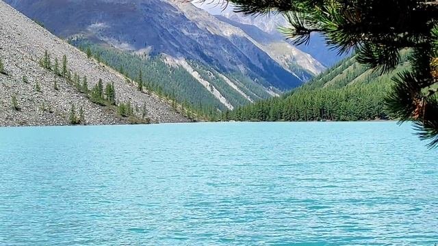 Нижнее Шавлинское озеро, вершины Мечта, Сказка и Красавица.