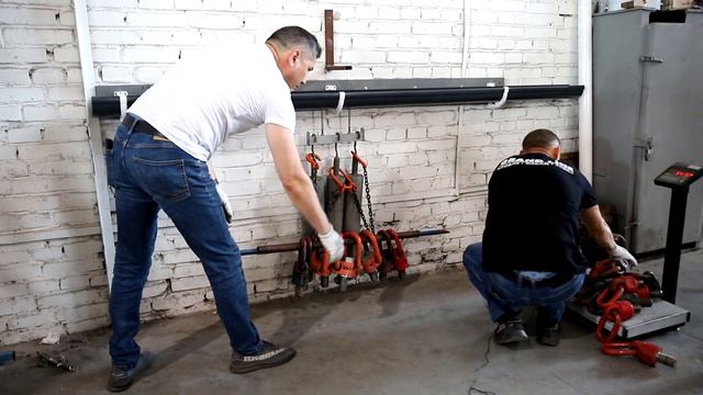 Испытание крюков пластиковой водосточной системы "Дизайн" 135/90