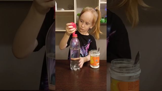 Как надуть ШАРИК при помощи... #эксперименты #опытысдетьми