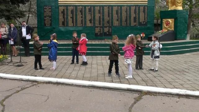 2021.05.09 Александровка -День победы- 2)Идёт солдат по городу (Детский танец)