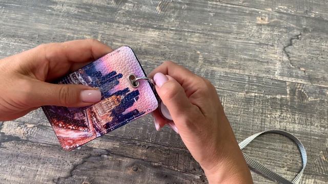 Кожаный чехол для бейджа, магнитной карты, пропуска, с принтом Eshemoda  “Вечерняя Москва”