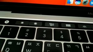 MacBook Pro 13 with touchbar 2016 Fullset like new Masih garansi Februari 2018
Colour SI