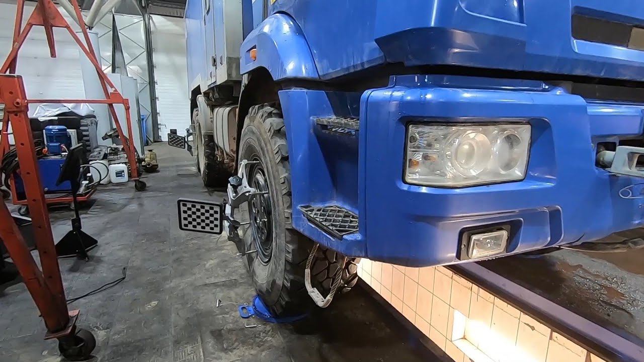 Регулировка углов установки управляемых колес на автомобиле КамАЗ