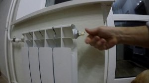 Как спустить воздух ( развоздушить) с радиатора отопления!