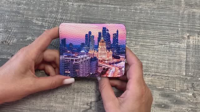 Синий кожаный картхолдер с Москвой