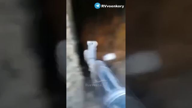 Кадры боя глазами бойцов: наши солдаты ведут огонь по противнику