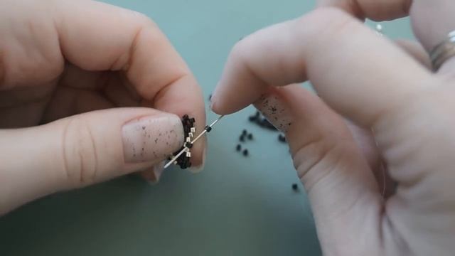 Кулон из бисера.  Часть 1 из 2.  Бисероплетение.  Мастер класс