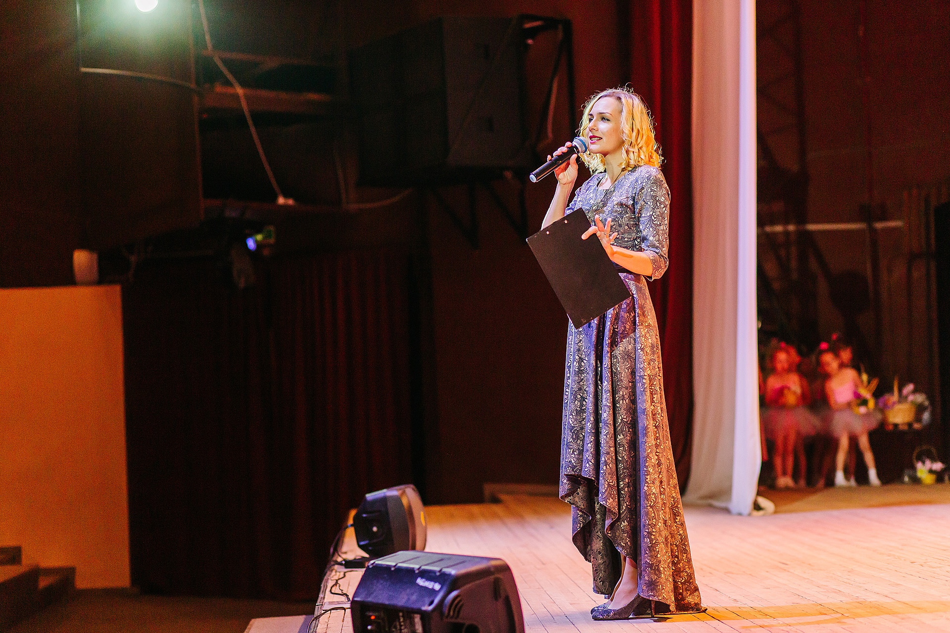 2022 - Ведущая концерта - Галина Лобач ( Ижевск ) .