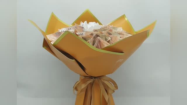 Сделай сам _ Как сделать  денежный букет _ Как сделать  денежный букет из цветов