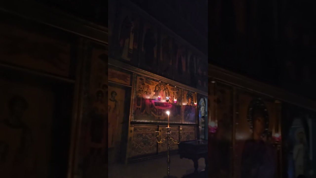 Молитва "О мире", под канонаду праздничных салютов...