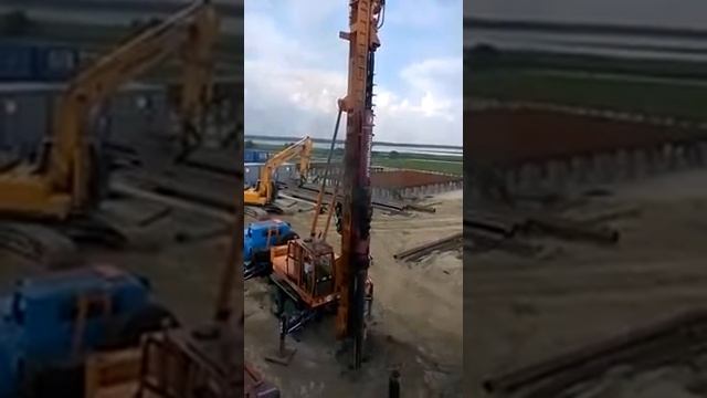 ПО "ЭкспоТех". БМ-811 забивает сваи на Приобском месторождении.