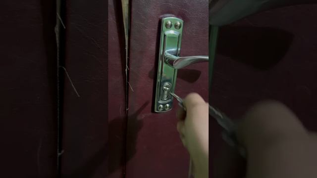 Замена замка входной двери в квартире с выездом мастера. Видео после работ.