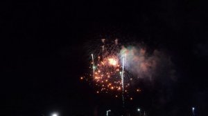 Ослепительное зрелище: окунитесь в волшебство красочной феерии праздничных фейерверков